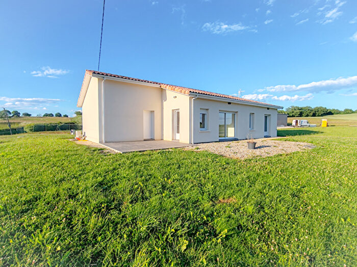 Maison 4 pièces à Laperche, à louer