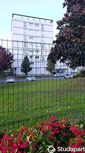 Appartement à louer - Monplaisir, Angers - 1 pièce - 3 chambres