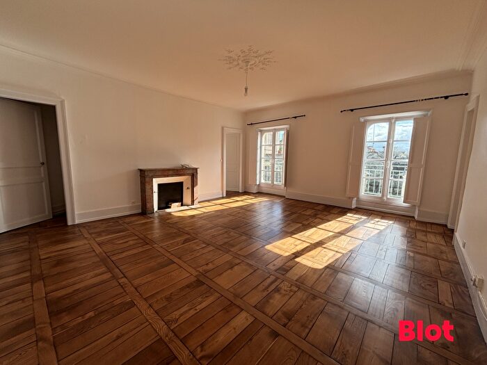 Appartement à louer - Quartiers Centre, Centre-ville - 3 pièces - 2 chambres