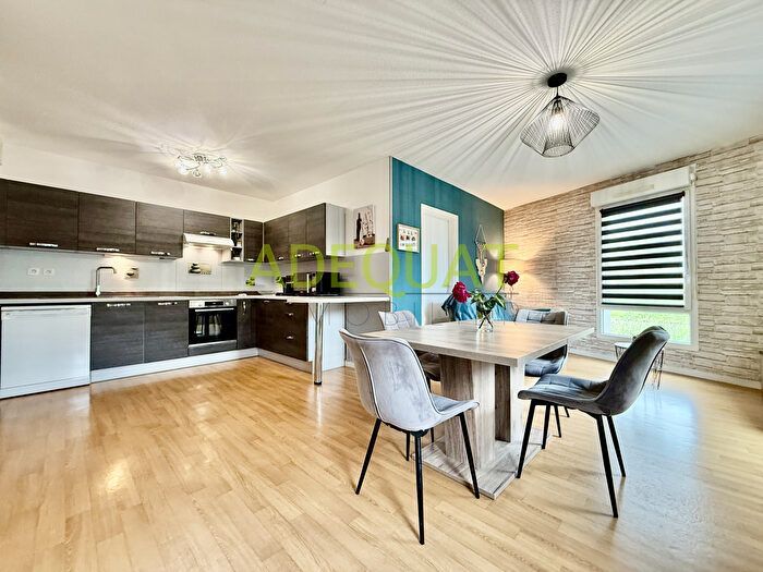 Appartement à vendre - LIsle-dAbeau, Fauvettes - 4 pièces - 3 chambres