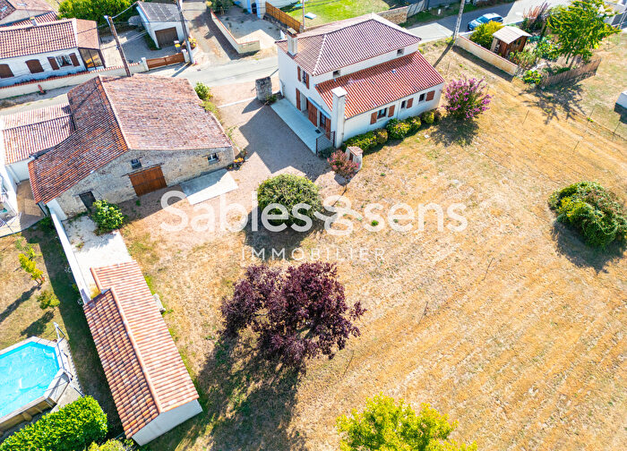 Maison à vendre - Saint-Hilaire-la-Forêt - 5 pièces - 3 chambres