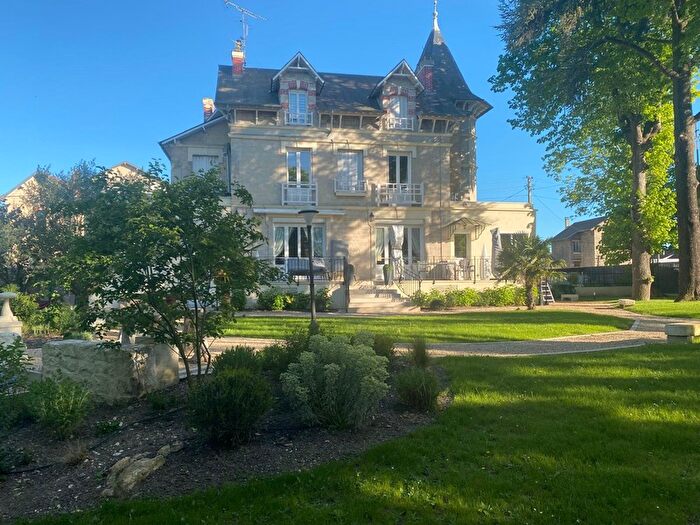 Maison 8 pièces à Beaumont-sur-Oise, à vendre