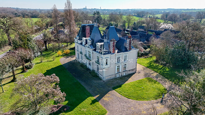 Maison à vendre - Le Louroux-Béconnais - 14 pièces - 8 chambres