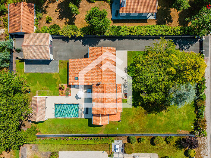 Maison 7 pièces à Le Pian-Médoc, à vendre