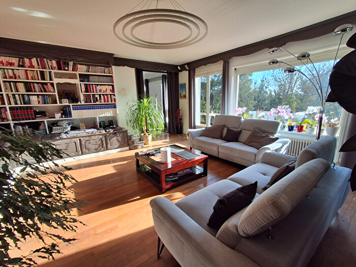 Maison à vendre - Ormesson-sur-Marne - 8 pièces - 5 chambres