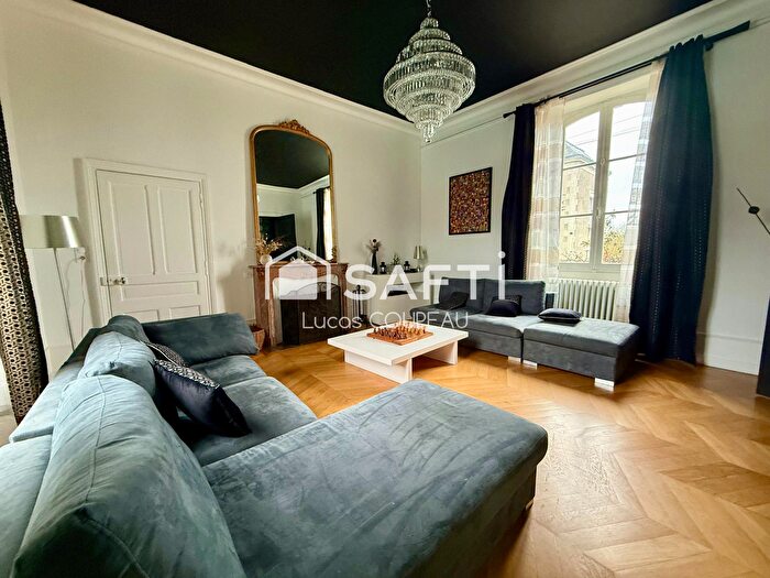 Maison à vendre - Soulaire-et-Bourg - 10 pièces - 7 chambres