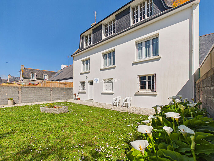 Maison à vendre - Treffiagat - 9 pièces - 6 chambres