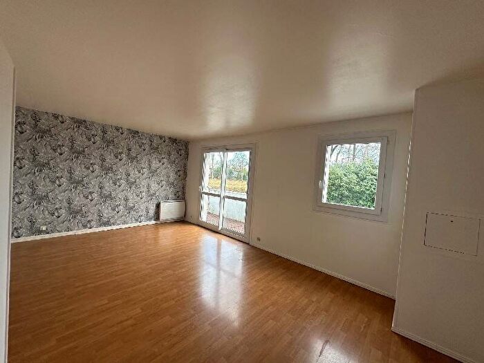 Appartement à louer - Vaux-le-Pénil - 3 pièces - 2 chambres