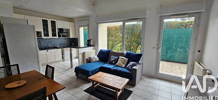 Appartement à louer - Franche Conté, Les Ulis - 3 pièces - 2 chambres