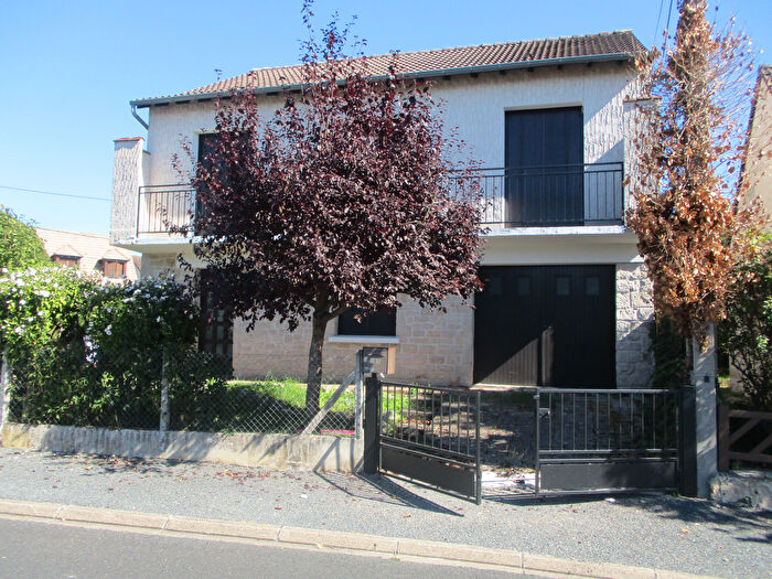Saint-Pantaléon-de-Larche - Maison 5 pièces à louer