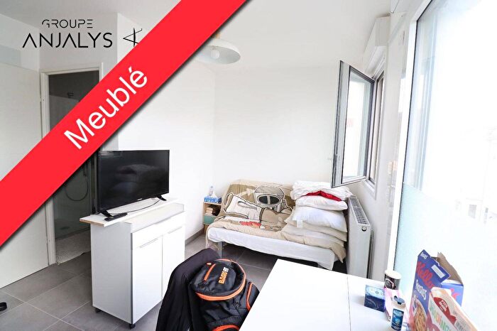 Appartement à louer - Centre, Decines Charpieu - 1 pièce