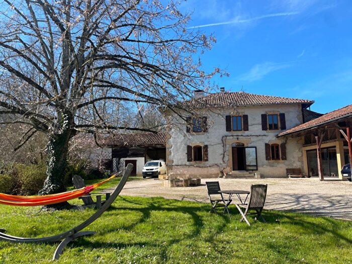 Maison à vendre - Thermes-Magnoac - 8 pièces - 4 chambres