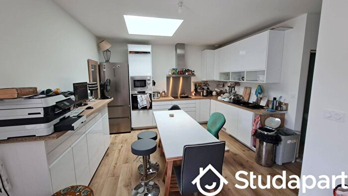 Appartement à louer - Argous, Bègles - 1 pièce - 5 chambres