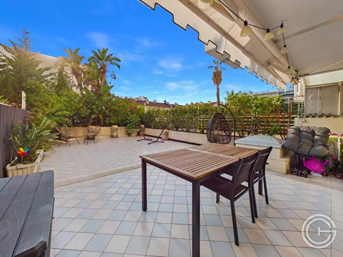 Nice, Le Port : Appartement 2 pièces à louer