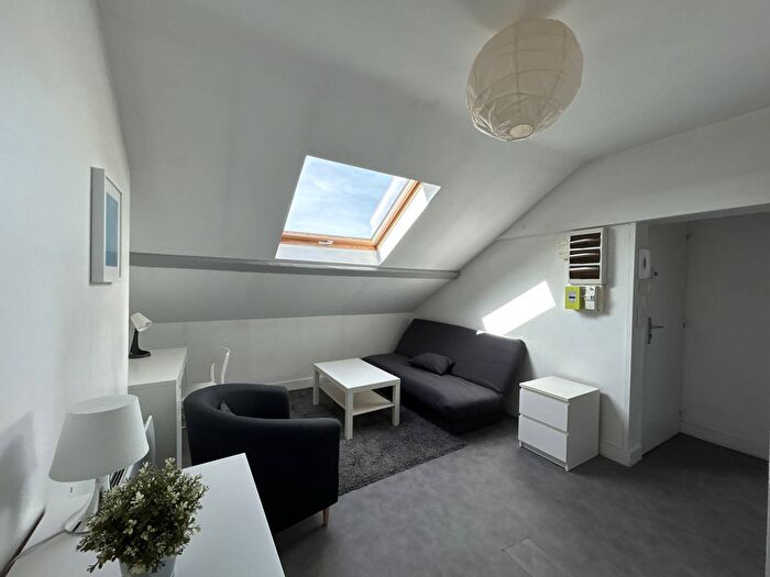 Appartement à louer - Clairmarais-Charles Arnould, Reims - 1 pièce