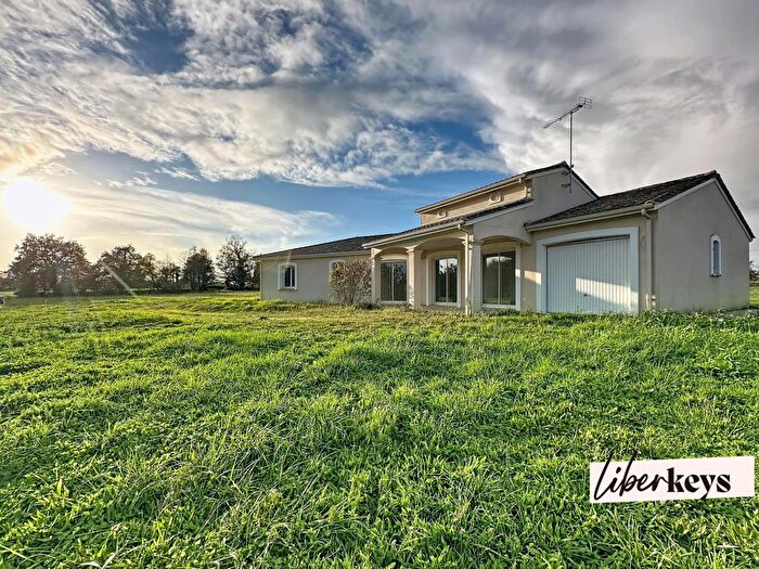 Maison à vendre - Montpon-Ménestérol - 6 pièces - 4 chambres