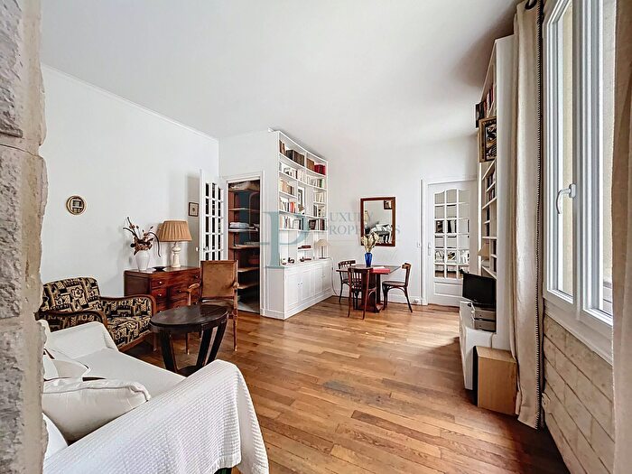 Appartement à louer - Paris e , Grandes Carrières, Clichy - 2 pièces - 1 chambre