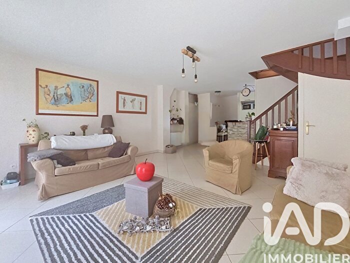 Maison 5 pièces à Lisses, à vendre