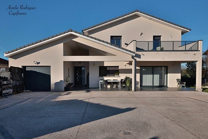 Maison à vendre - Bâgé-le-Châtel - 7 pièces - 6 chambres