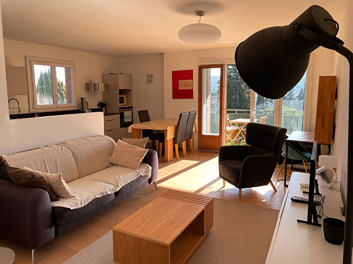 Appartement à louer - Aix-en-Provence, Pont de lArc - 4 pièces - 3 chambres