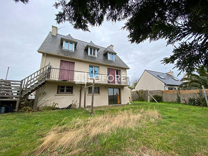 Maison à vendre - Ploubazlanec - 8 pièces - 6 chambres