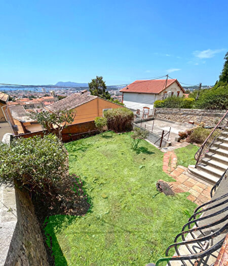 Maison à vendre - Toulon, Valbourdin - 9 pièces - 6 chambres