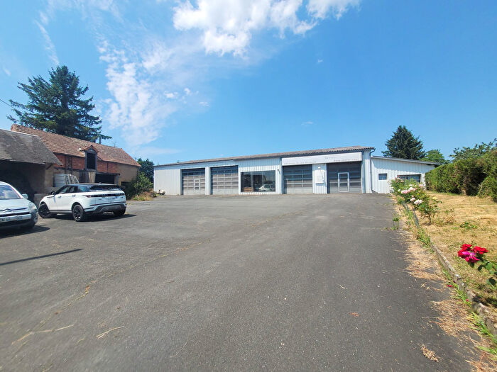 Maison 10 pièces à Châteaumeillant, à vendre