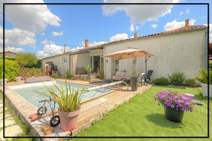 Maison à vendre - Saint-Bonnet-sur-Gironde - 7 pièces - 5 chambres