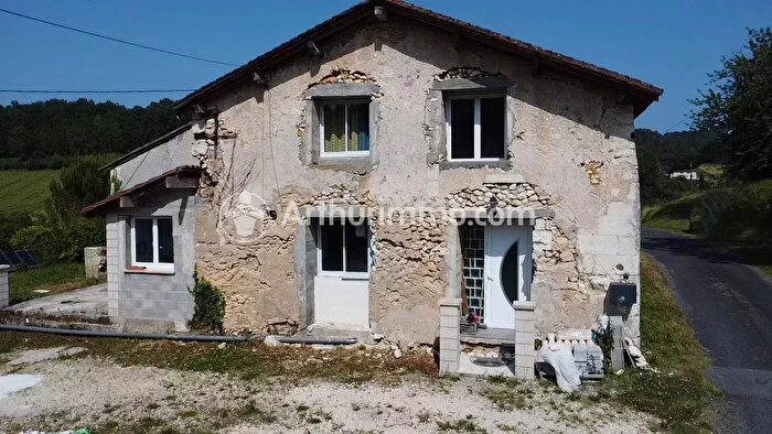 Maison à vendre - Neuvic - 8 pièces - 5 chambres