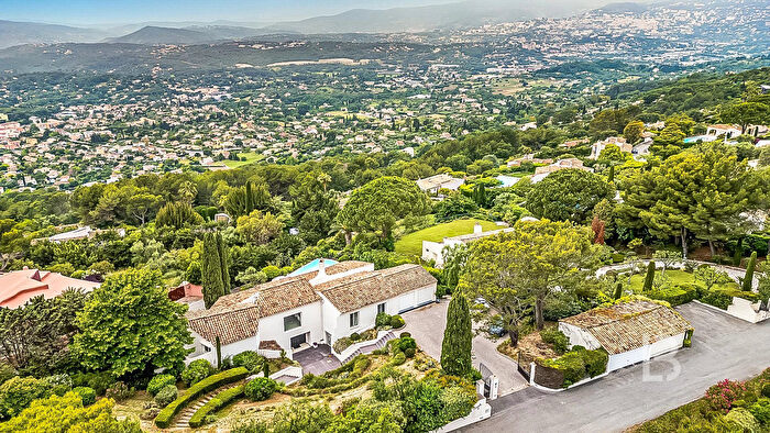Maison à vendre - Mougins - 8 pièces - 6 chambres