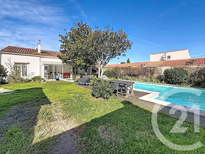 Maison à vendre - Saint-Martin-de-Crau - 5 pièces - 4 chambres