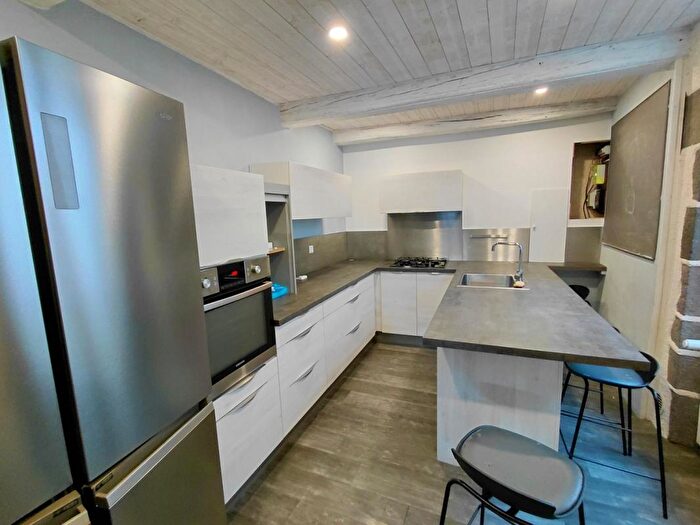 Maison à louer - Riom, Centre-ville - 4 pièces - 3 chambres