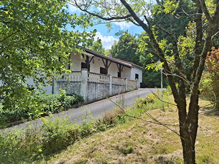 Maison à vendre - Alloue - 6 pièces - 3 chambres