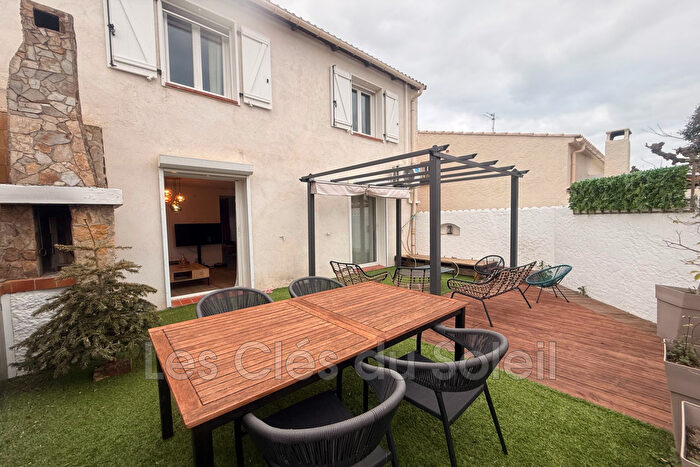 Maison à louer - La Crau, Centre-ville - 4 pièces - 3 chambres