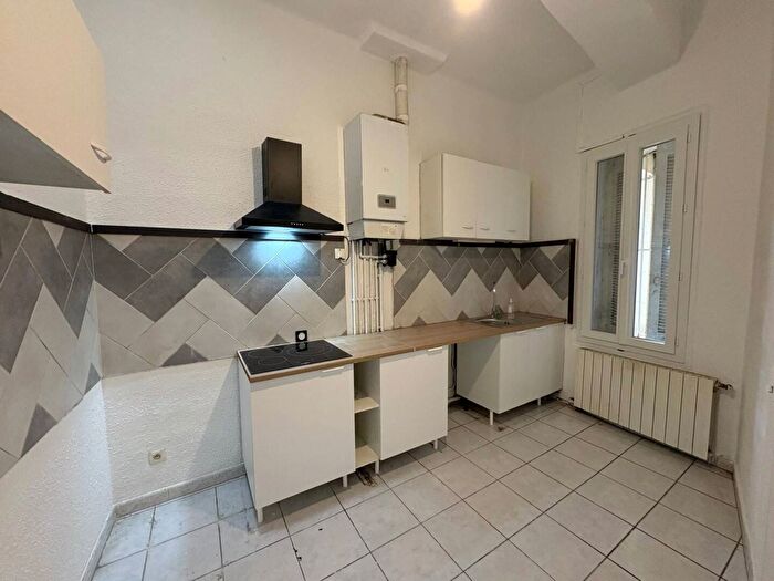 Appartement à louer - Esplanade, Nîmes - 3 pièces - 2 chambres