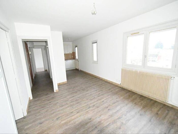 Heritan-Neuf Cles, Mâcon : Appartement 4 pièces à louer