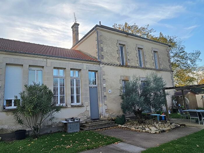 Bernay-Saint-Martin : Maison 5 pièces à vendre