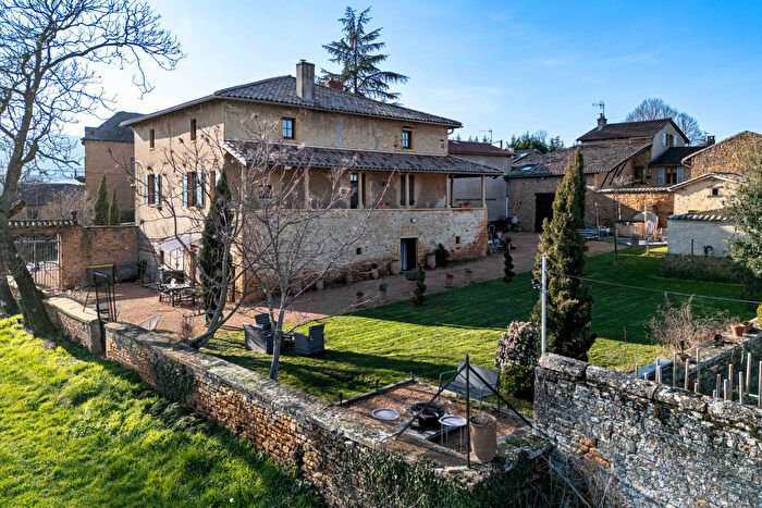 Maison à vendre - Pouilly-le-Monial - 12 pièces - 8 chambres