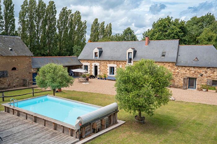 Maison 8 pièces à Le Lion-d'Angers, à vendre