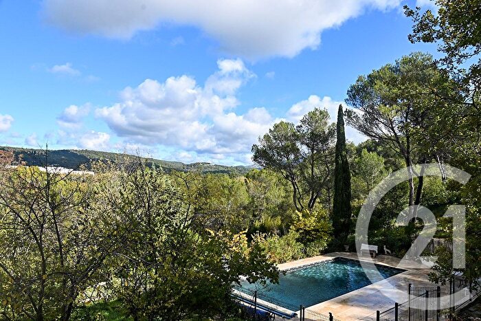 Maison à louer - Aix-en-Provence, Pont de lArc - 8 pièces - 5 chambres
