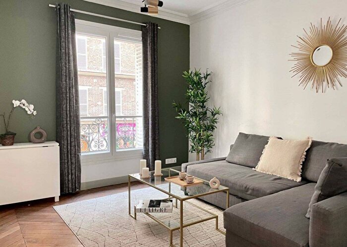 Appartement à louer - La Fourche-Guy Môquet, Paris ème arrondissement - 2 pièces - 2 chambres