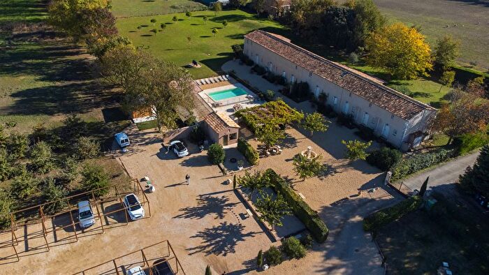Maison à louer - Eygalières - 5 pièces - 3 chambres