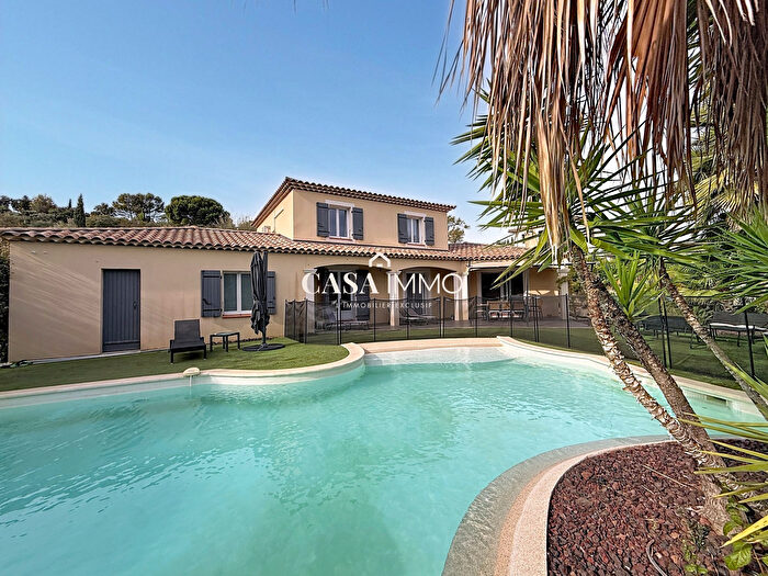 Maison à vendre - Pierrefeu-du-Var - 6 pièces - 4 chambres