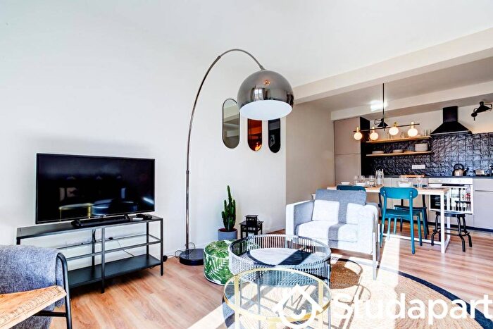 Appartement à louer - Saint Lazare, Marseille ème arrondissement - 1 pièce - 2 chambres