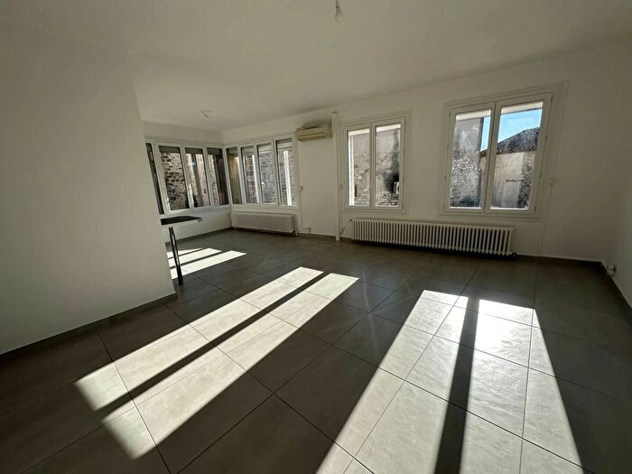 Maison à louer - Saint-Cannat - 4 pièces - 3 chambres