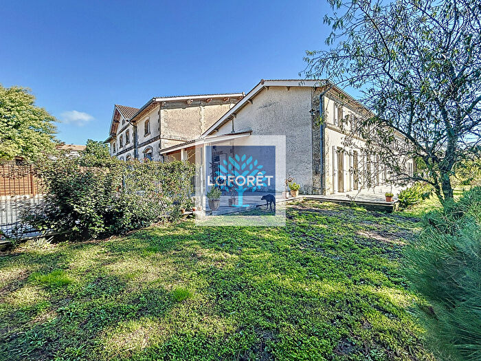 Maison à vendre - Saint-Savin - 8 pièces - 6 chambres