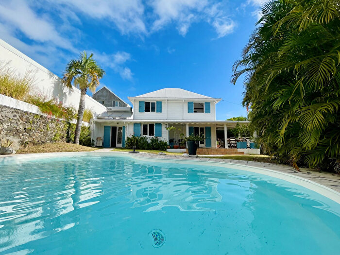 Maison 7 pièces à Saint-Pierre, Centre-ville, à vendre