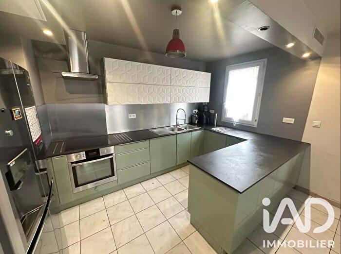 Appartement 4 pièces à Évry, Les Pyramides, à vendre