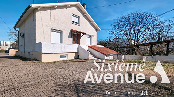 Maison à vendre - Saint-Priest, Bel-Air - 5 pièces - 4 chambres