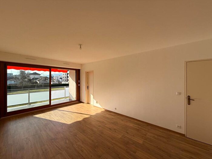 Appartement à louer - Ambilly - 4 pièces - 3 chambres